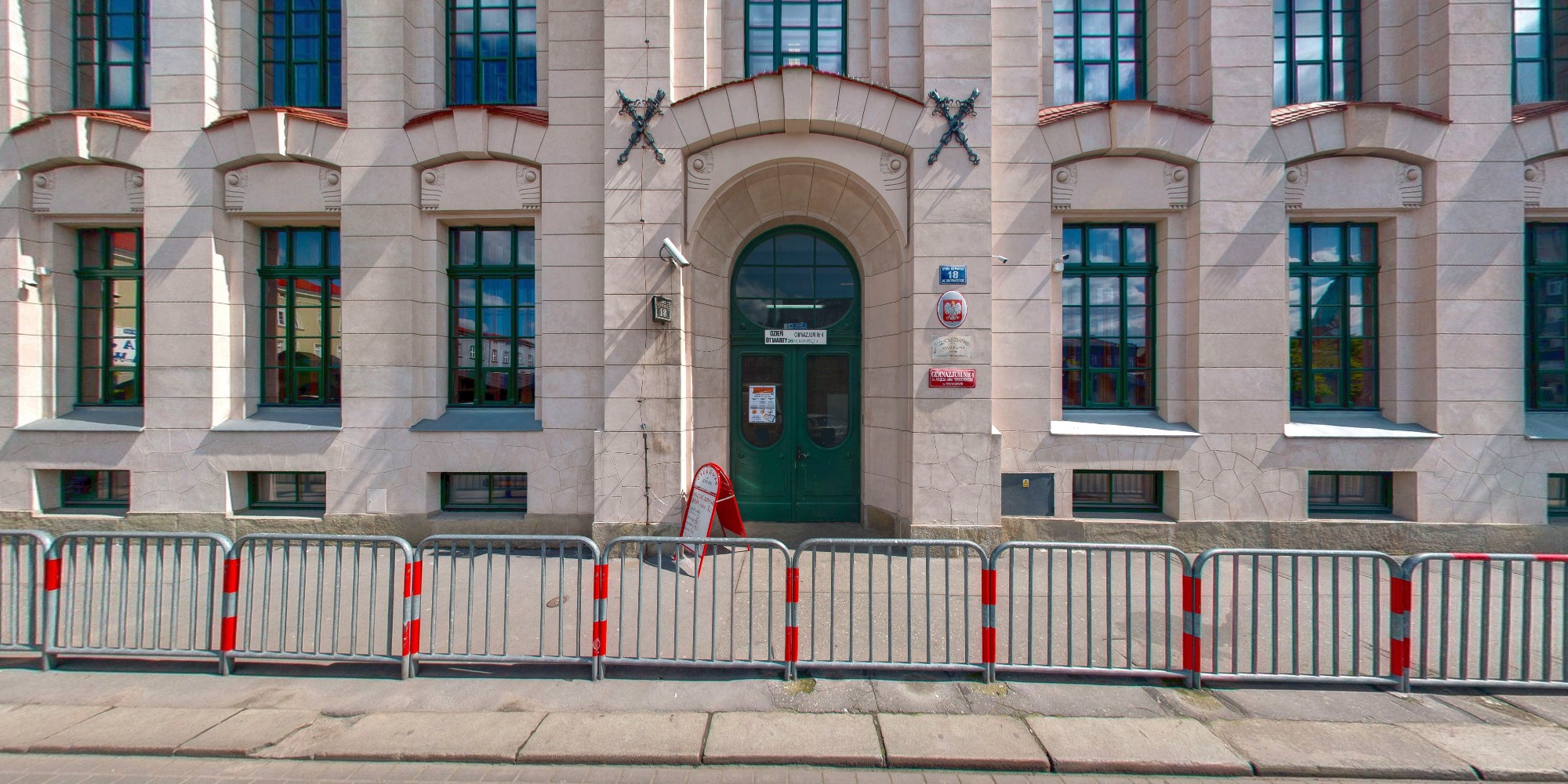 Gimnazjum nr 4 w Krakowie, wejście główne - XLI Liceum Ogólnokształcące ...